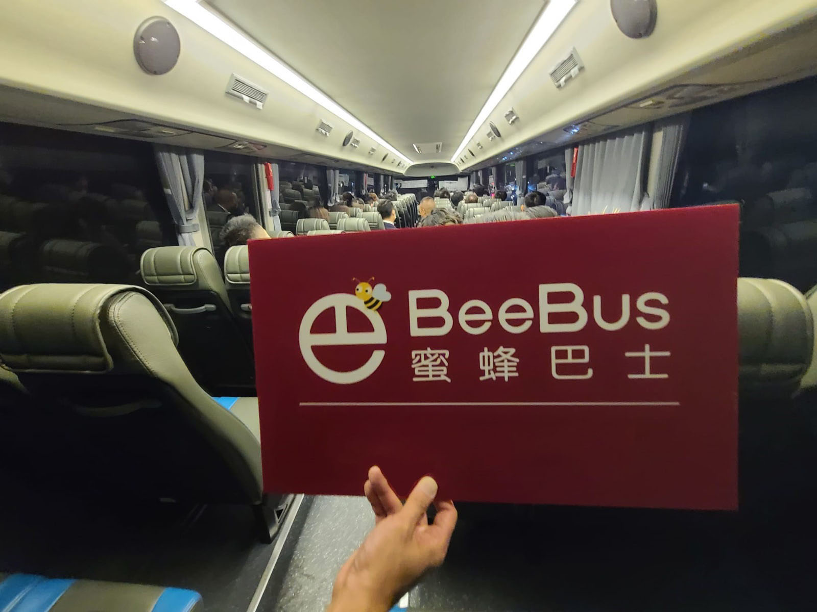 BeeBus App全港首創「格價」功能一站式平台 輕鬆租用旅遊巴士 - 《明報網站》智醒品牌卓越大獎